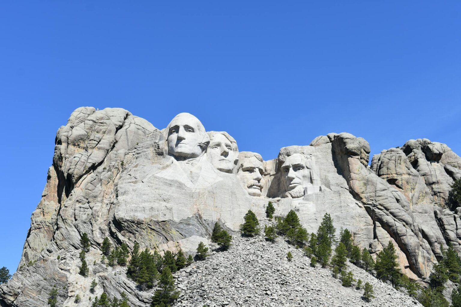 15 Unforgettable Facts About World's Most Iconic Landmarks